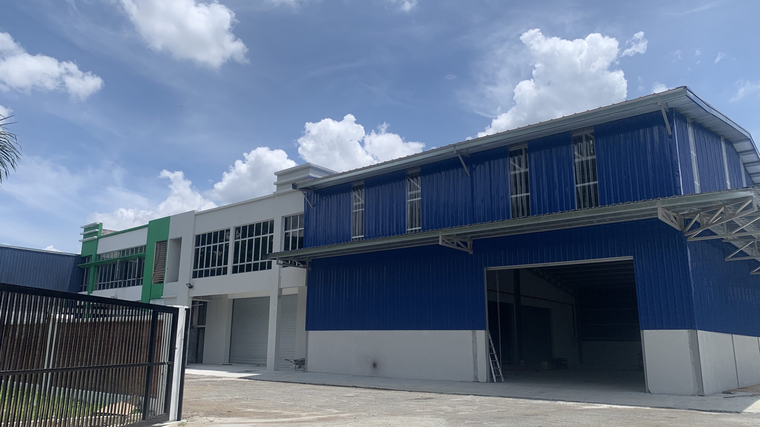 Corner semi-d factory in Shah Alam Kota Kemuning @ Freehold