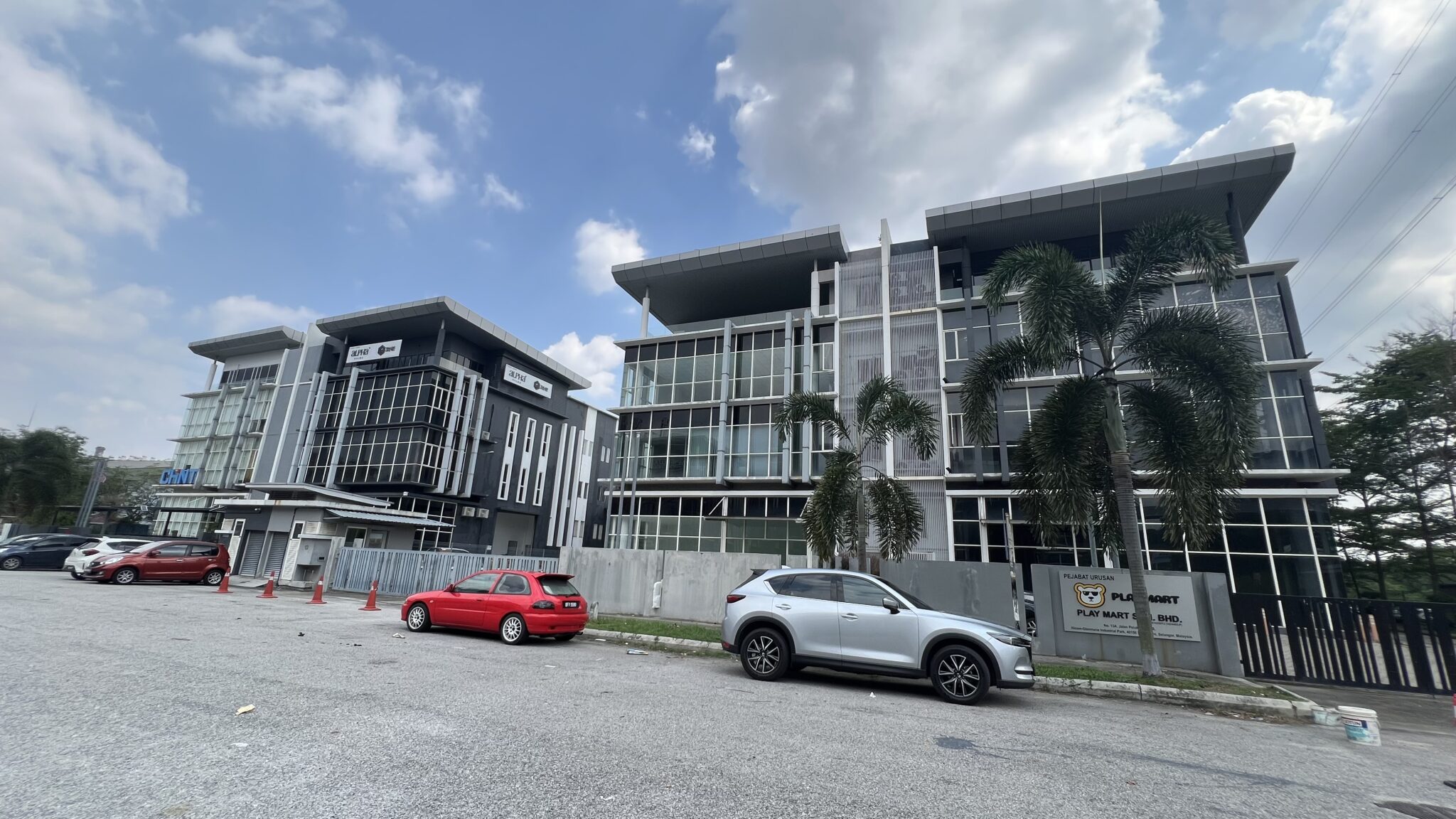 Shah Alam @ Seksyen 33 warehouse with loading bay